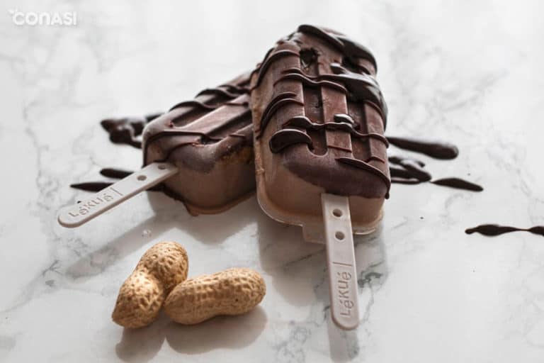 Helado Snickers, de cacahuete con cobertura de chocolate - Blog Conasi